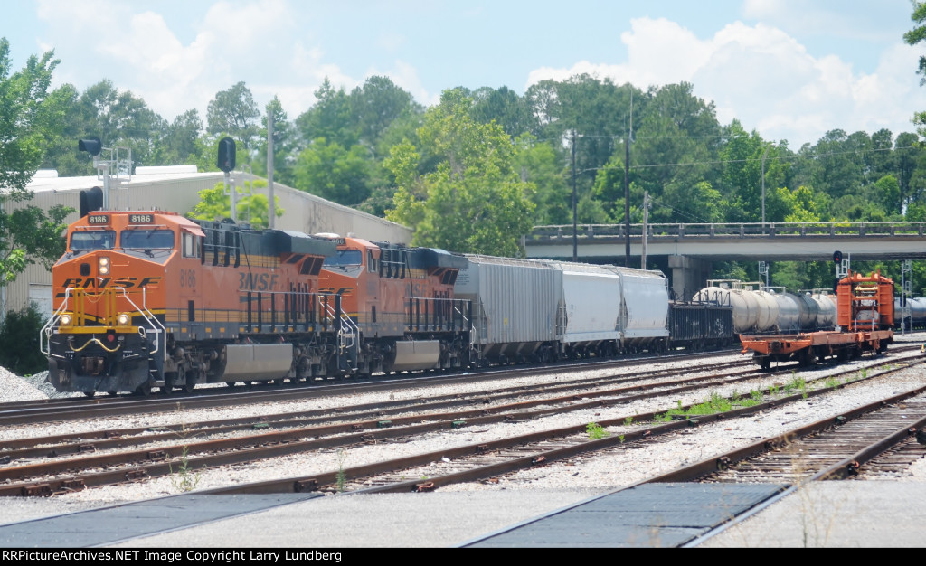 BNSF 8186
